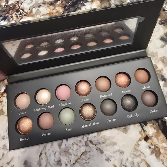 Makeup | Eyeshadow Palette 14 Pigmented Eyeshadows Blendable Natural ...